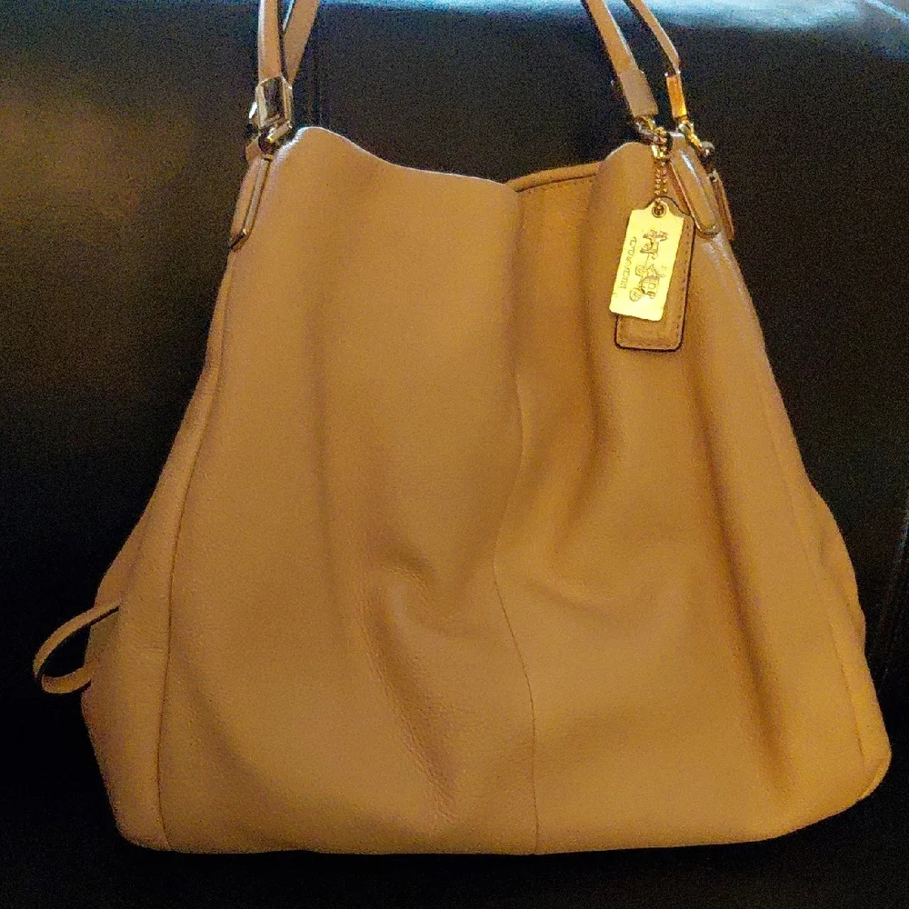 Coach | Bags | Memorial Day Sale Coach Pebbled Leather Shoulder Bag In ...